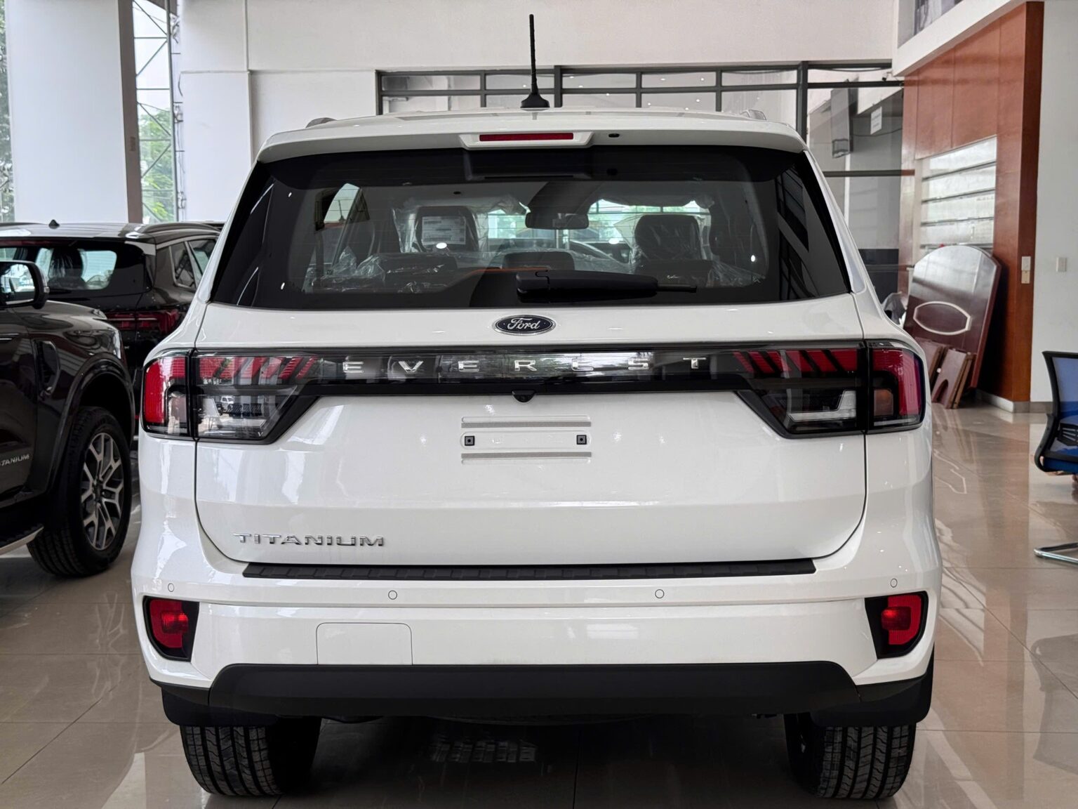 Ford Everest Titanium 4x2 2025: Giá Xe, Thông Số Và Đánh Giá